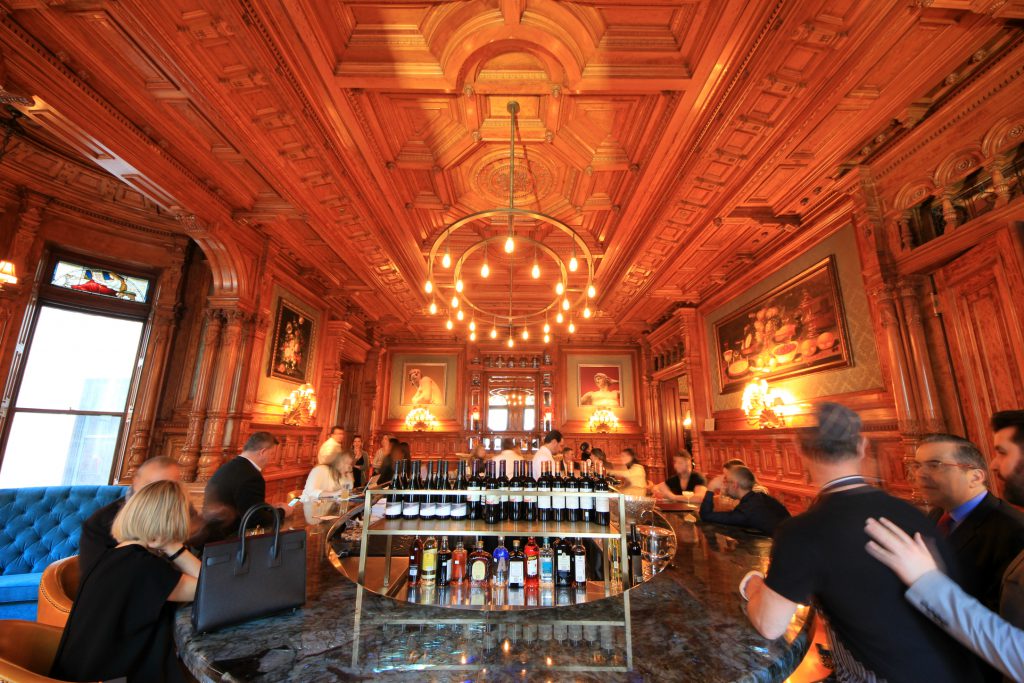 Bar George : Historical elegance with British-style menu in Montreal